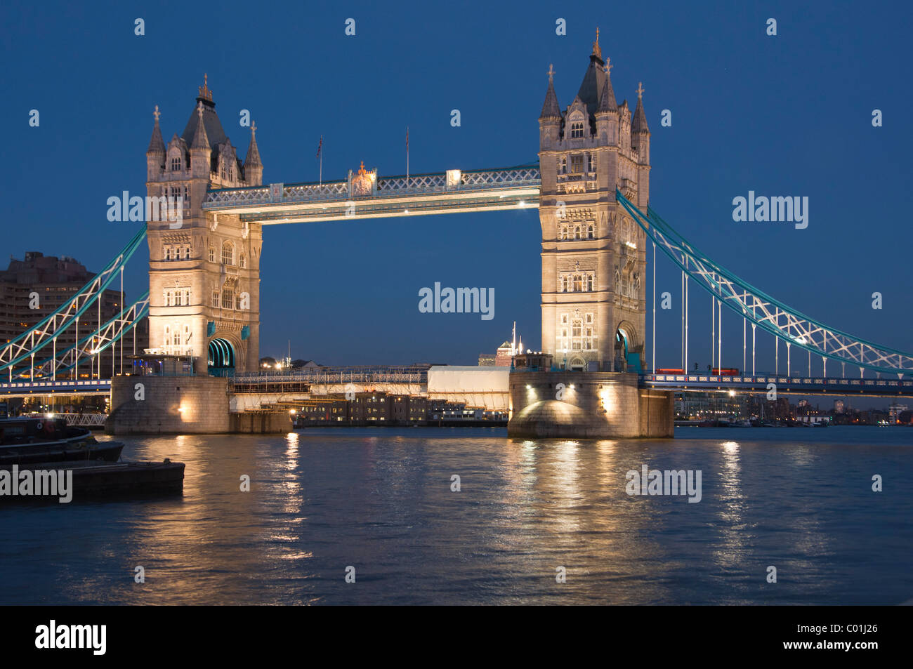 Londons famous bridges hi-res stock photography and images - Alamy