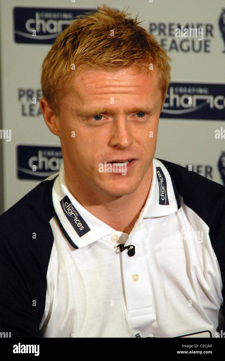 Damien Duff Creating Chances - launchNovotel. Players from each ...