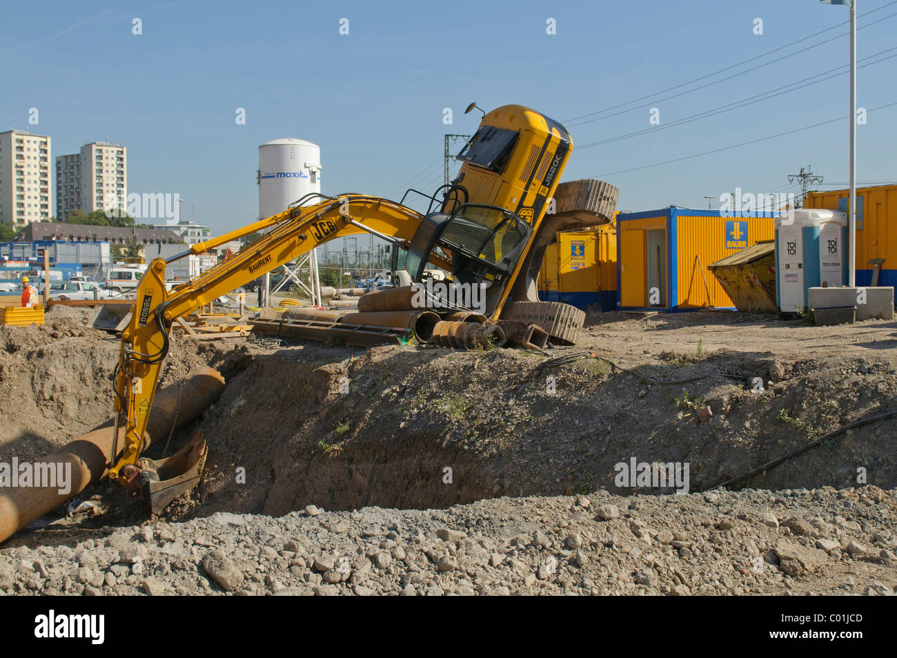 A crawler excavator toppled over on the construction site between Neue ...