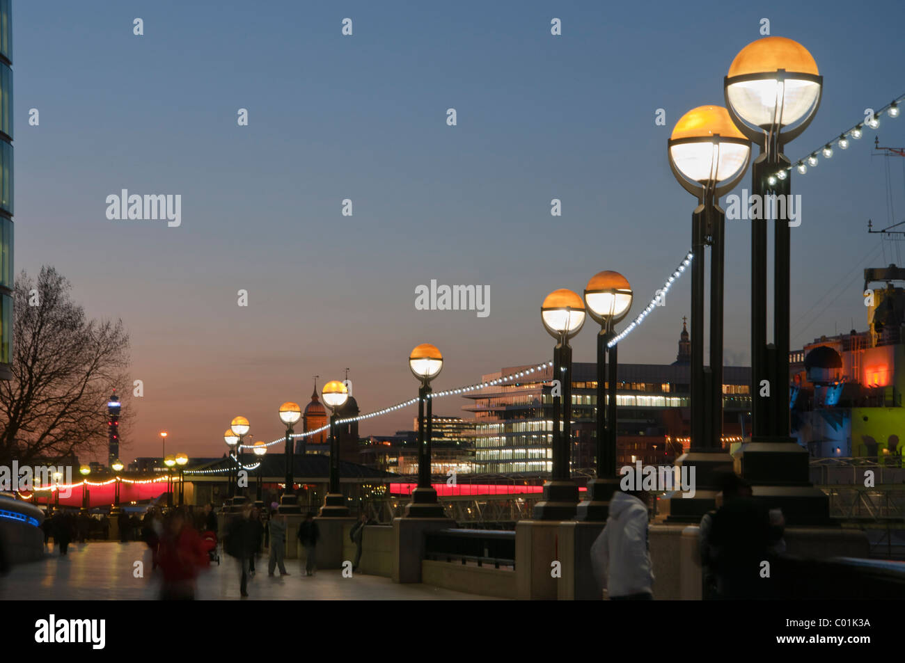 Thames embankment hi-res stock photography and images - Alamy