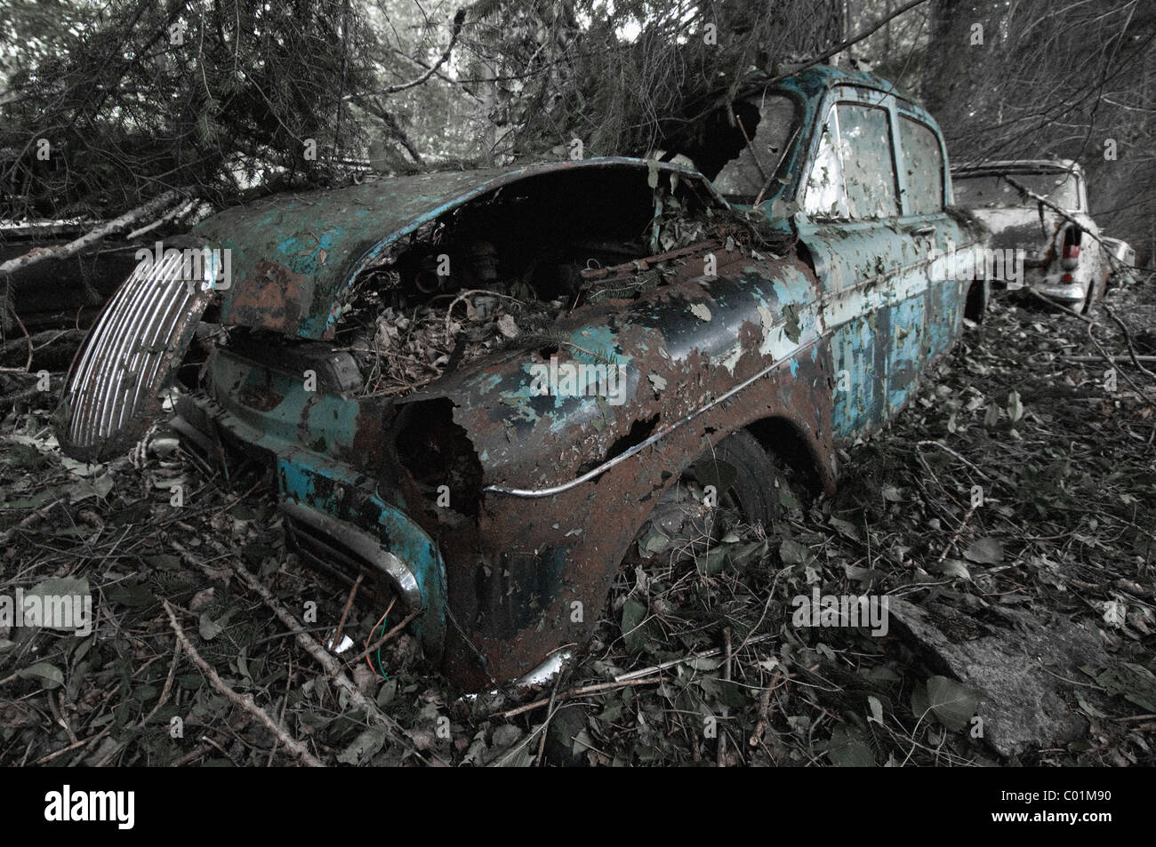 Oldtimer rust decay scrapyard hi-res stock photography and images - Alamy