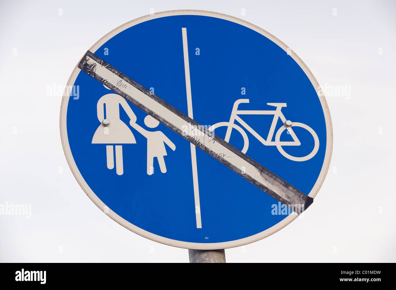 Cycle path sign hi-res stock photography and images - Alamy