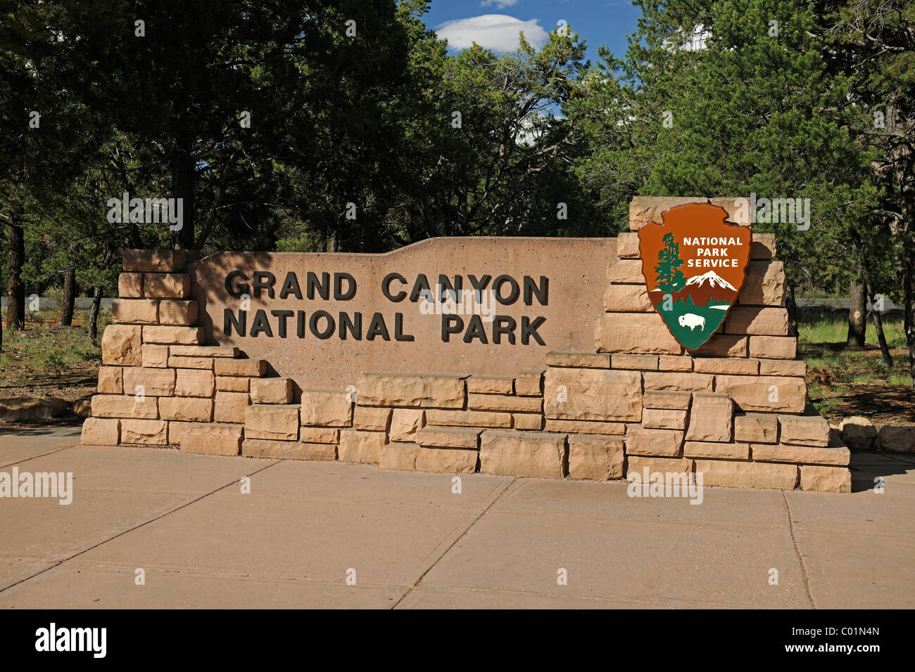 Entrance sign at the south rim of the Grand Canyon, Grand Canyon ...