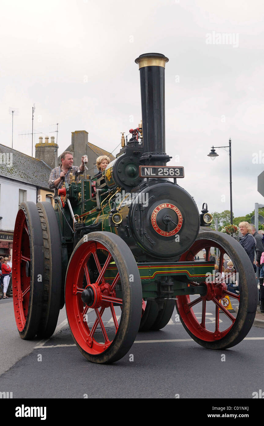 Steam tractor in operation, road locomotive as an agricultural tractor ...