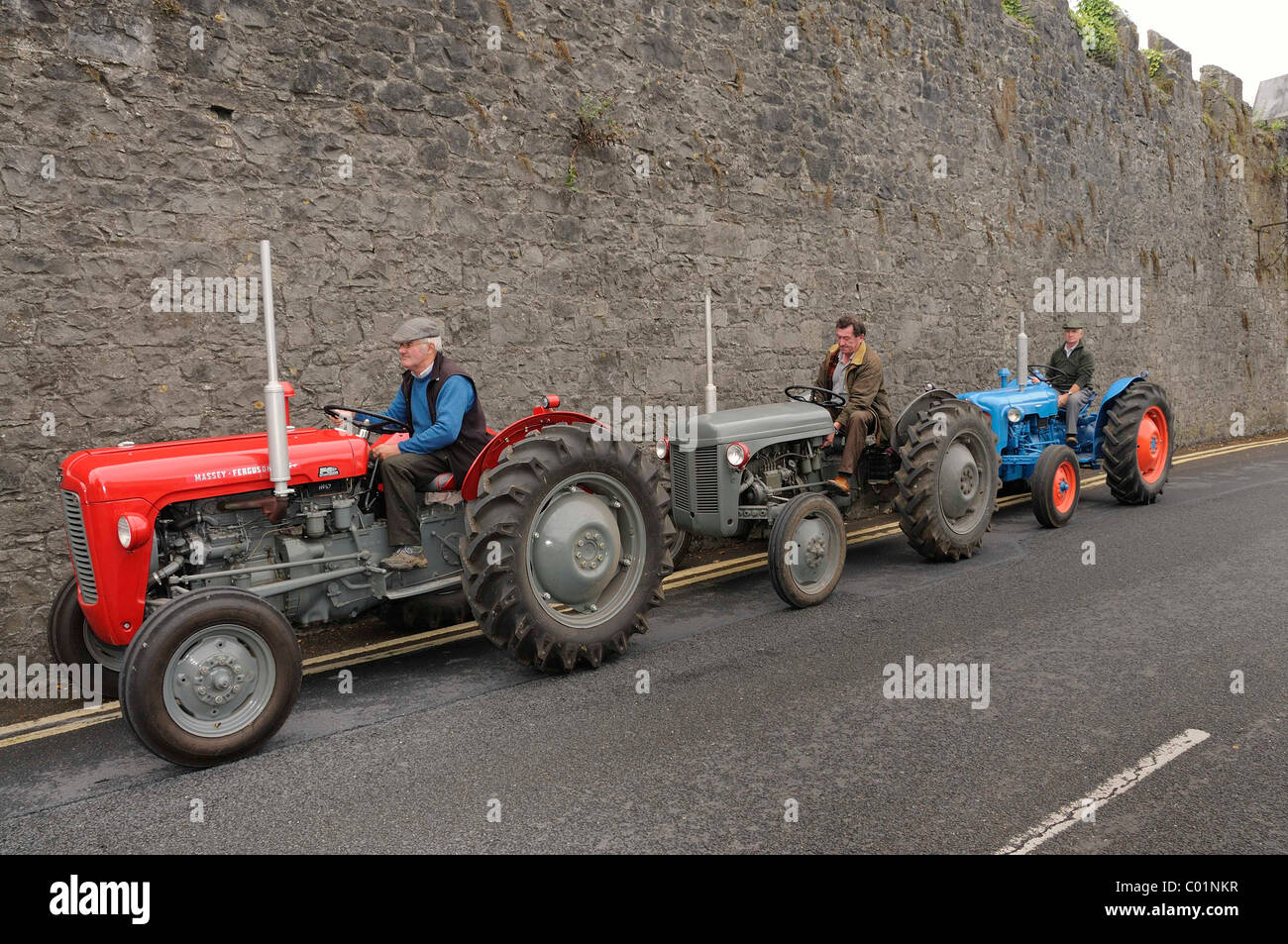 Tractors ireland hi-res stock photography and images - Alamy