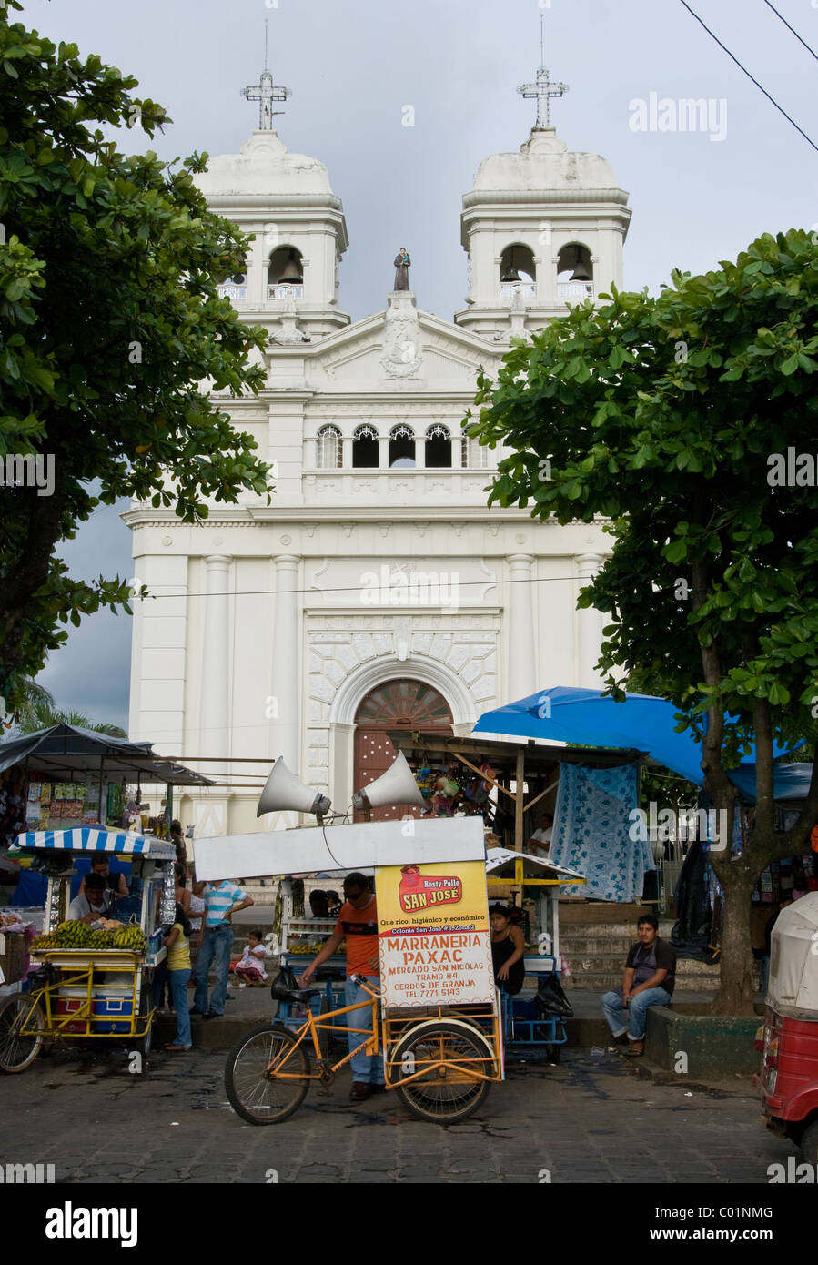 Ancient guatemalan temple hi-res stock photography and images - Alamy