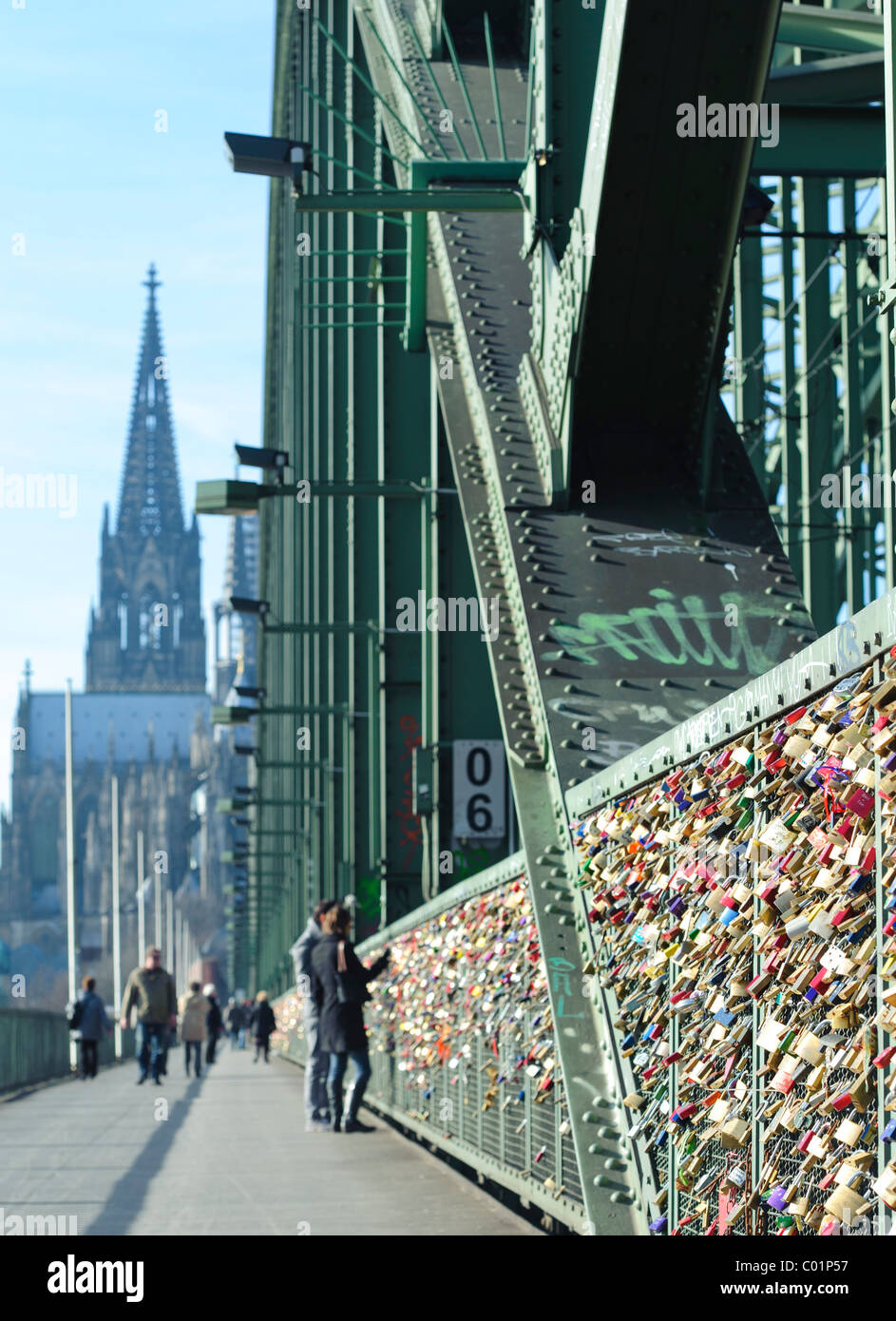 Love Locks on the Hohenzollern Bridge in Cologne Stock Photo - Alamy