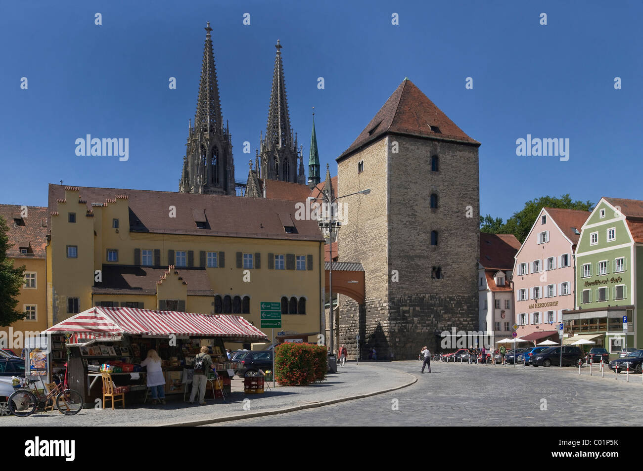 Alter Kornmarkt square with stand, view over the Herzogshof palace and ...