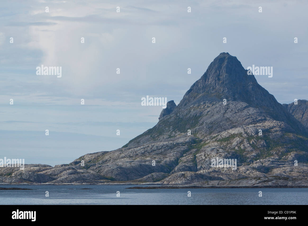 Norway coastal rocks and mountains hi-res stock photography and images ...