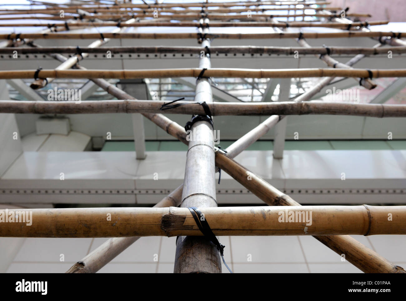 Bamboo scaffolding hong kong hi-res stock photography and images - Alamy