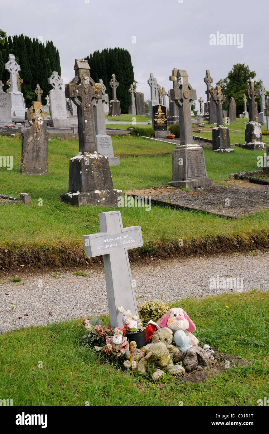 Irish cemetery in Birr, County Offaly, Midlands, Republic of Ireland ...