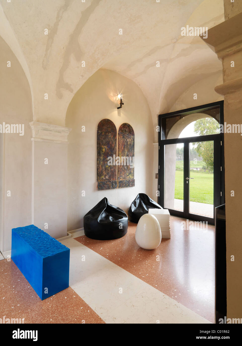 Modern marble architecture hi-res stock photography and images - Alamy