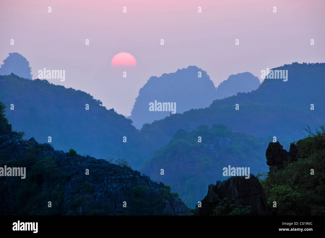 Southeast asia mountain ranges hi-res stock photography and images - Alamy