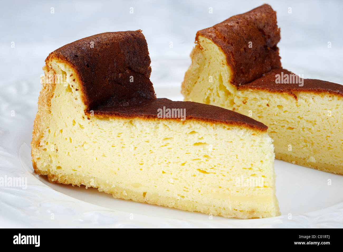 Cheesecake display hi-res stock photography and images - Alamy