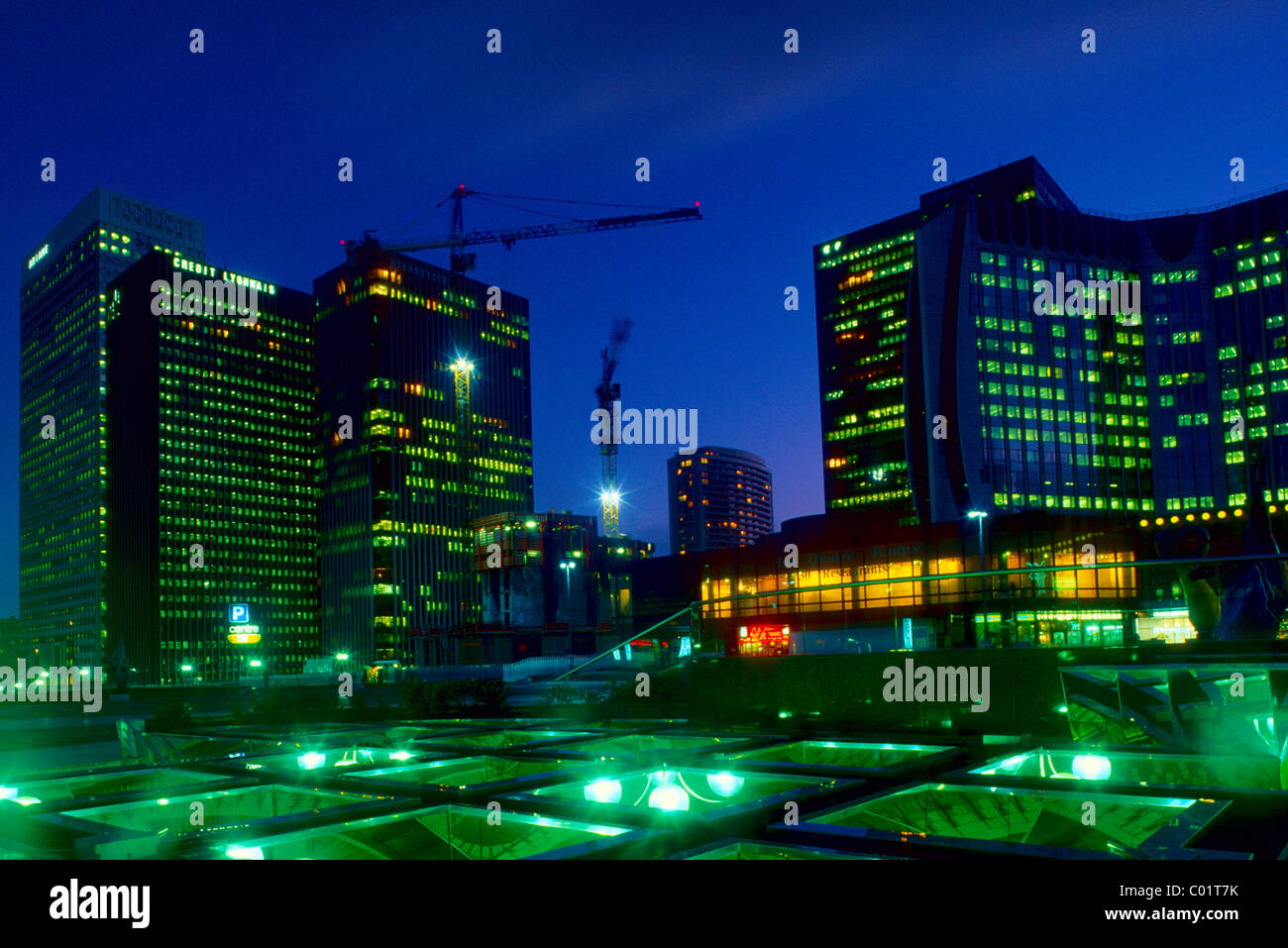 Paris modern buildings hi-res stock photography and images - Alamy