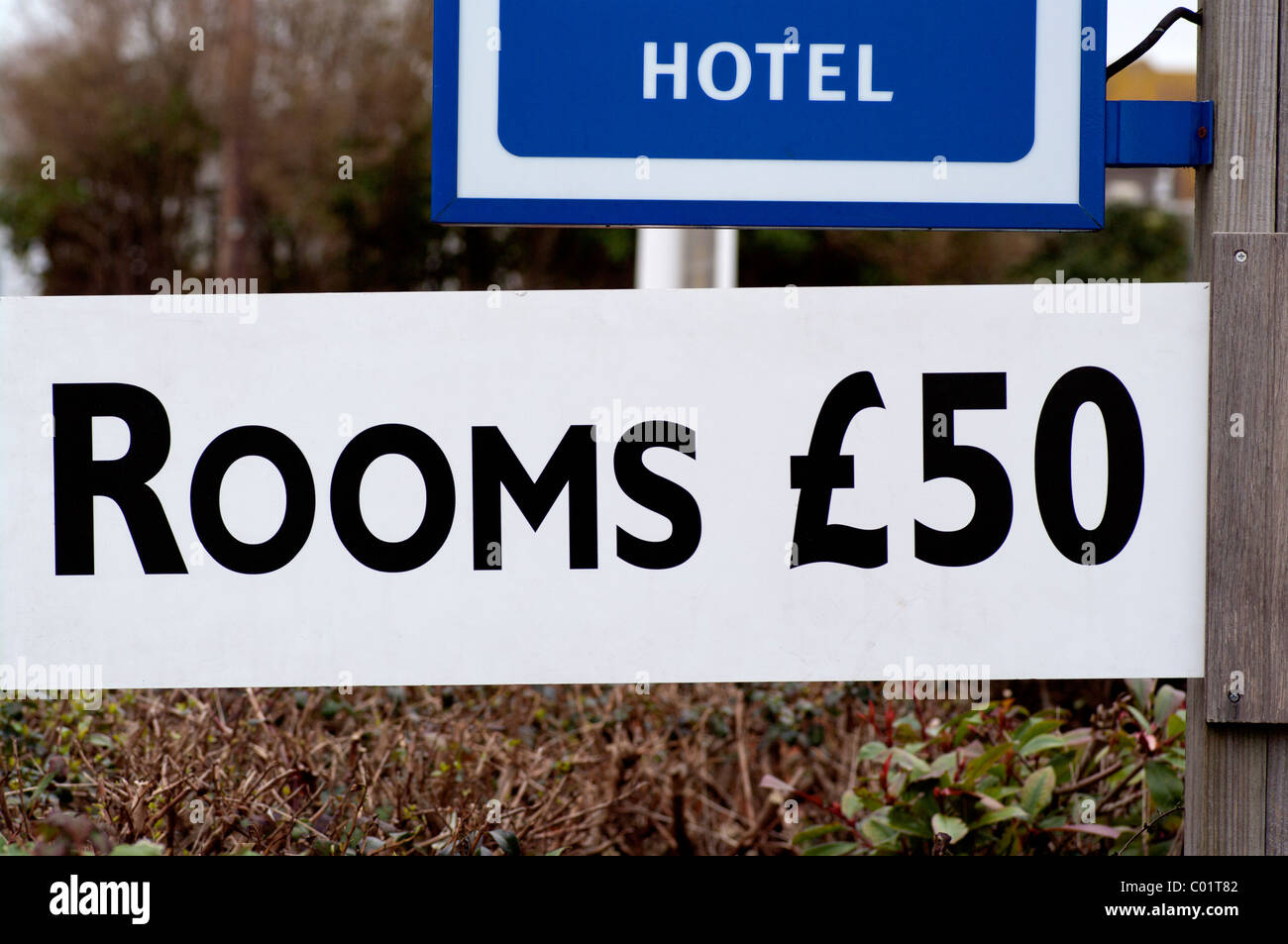 Accommodation sign hi-res stock photography and images - Alamy