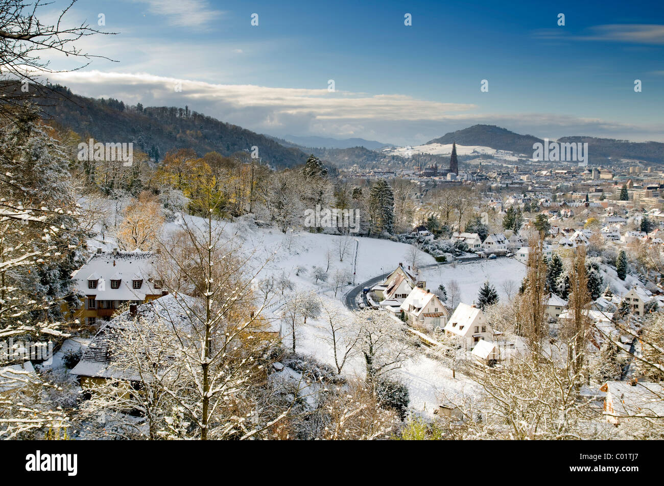 Wintery cities hi-res stock photography and images - Alamy