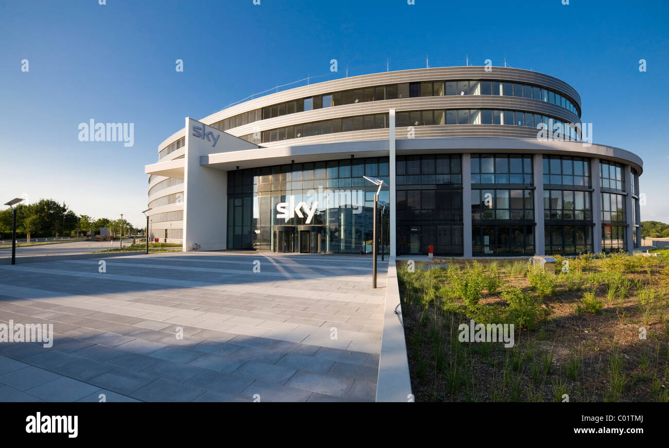Sky and headquarters hi-res stock photography and images - Alamy