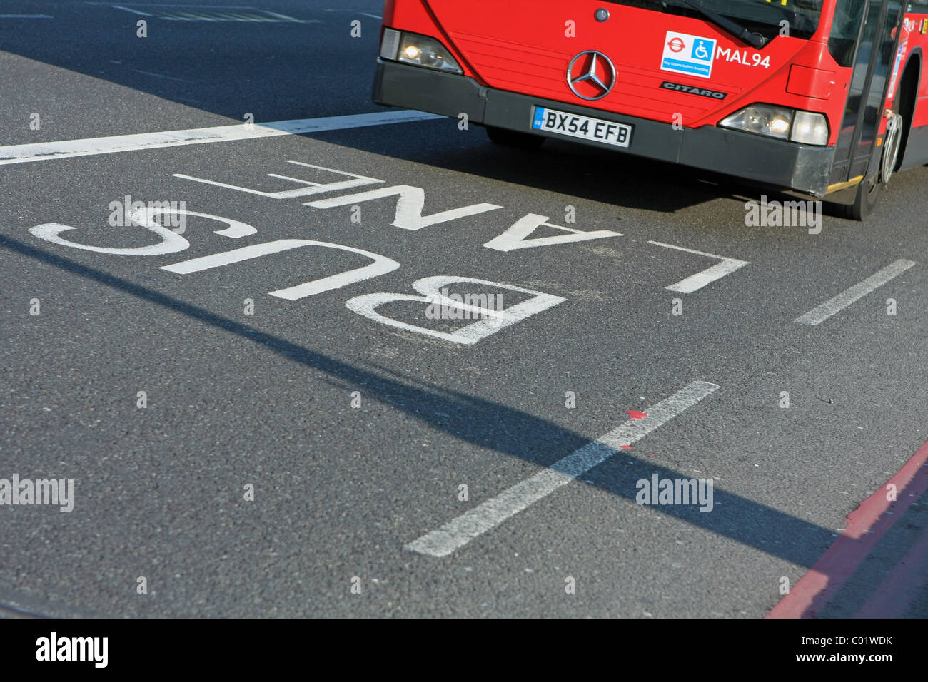 Bus lane sign hi-res stock photography and images - Alamy