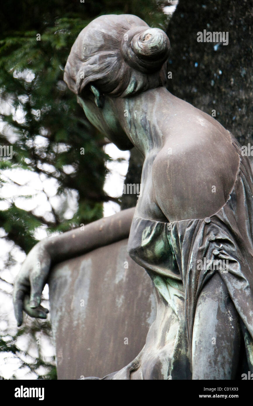 Female tomb sculpture hi-res stock photography and images - Alamy