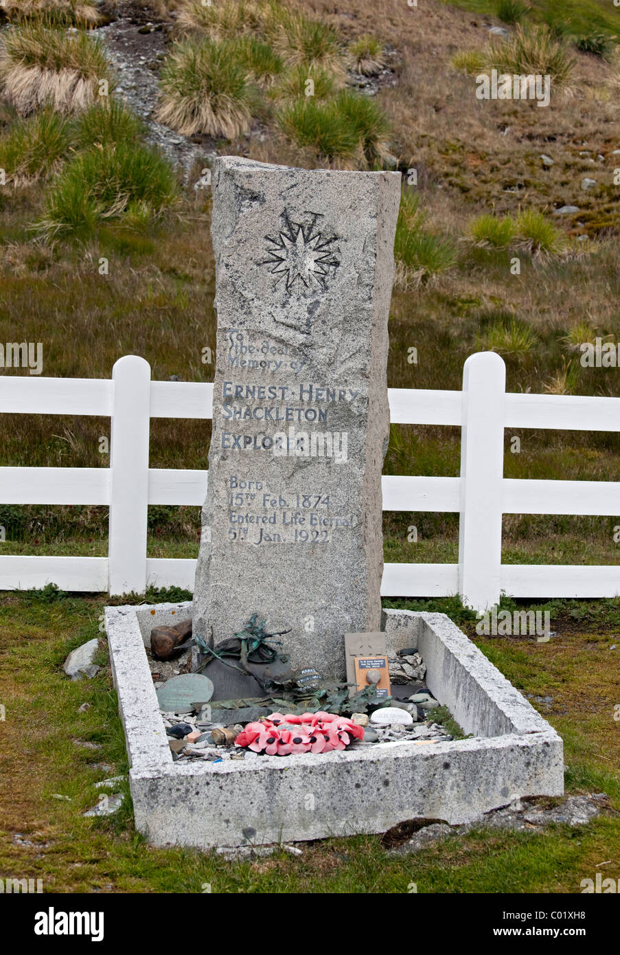 Shackletons burial place hi-res stock photography and images - Alamy