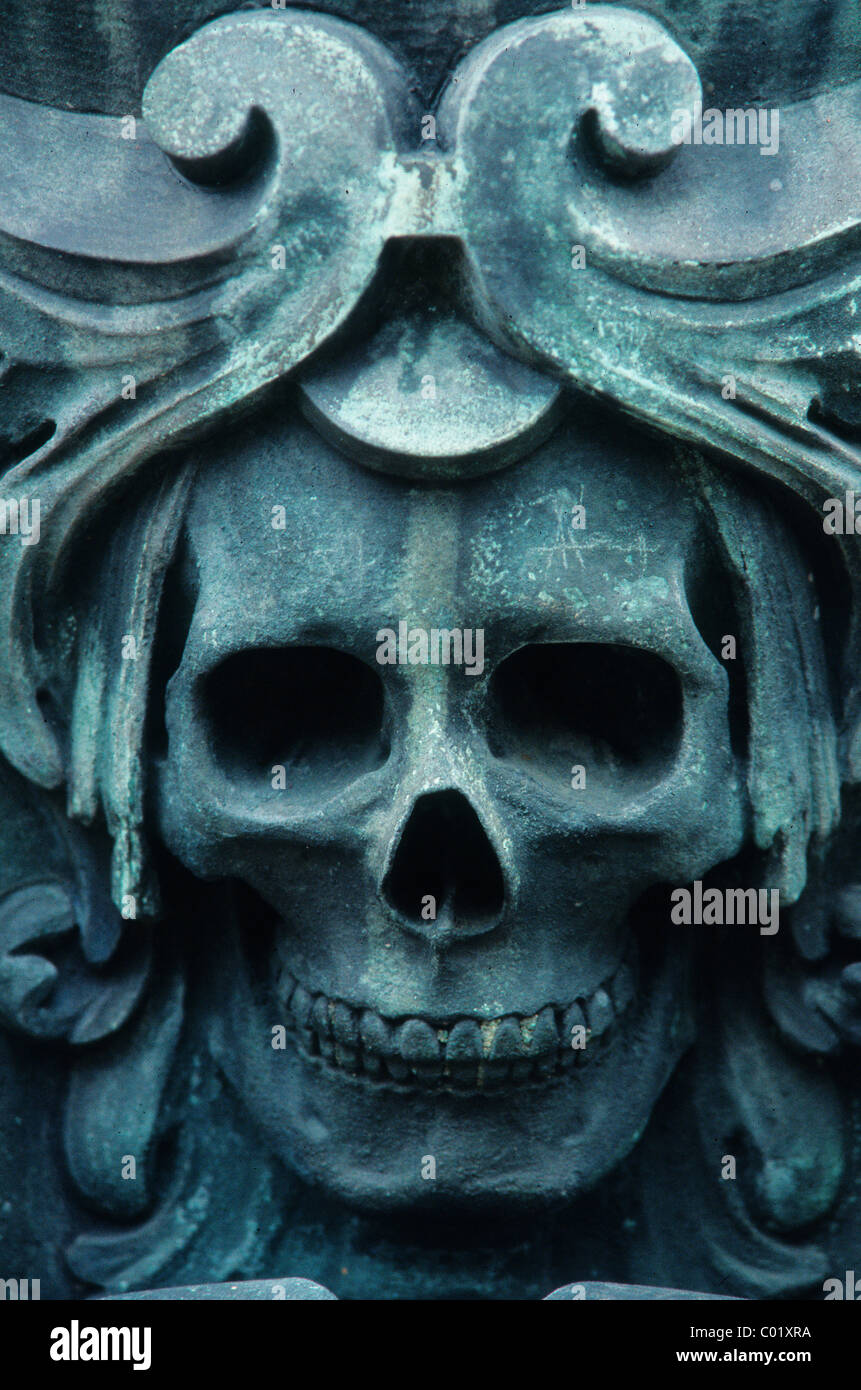 Decorated skull, statue in a cemetery Stock Photo - Alamy