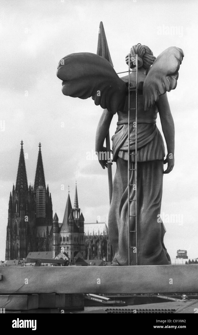 Angel on a fair, Cologne Cathedral, Cologne, North Rhine-Westphalia ...