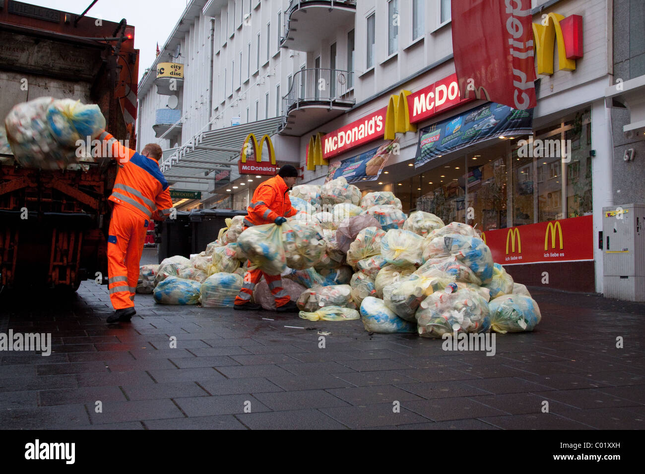 Food waste landfill hi-res stock photography and images - Alamy