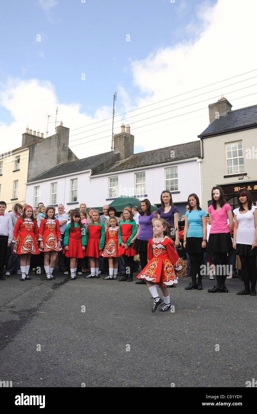 Children dancing irish traditional dancing High Resolution Stock ...