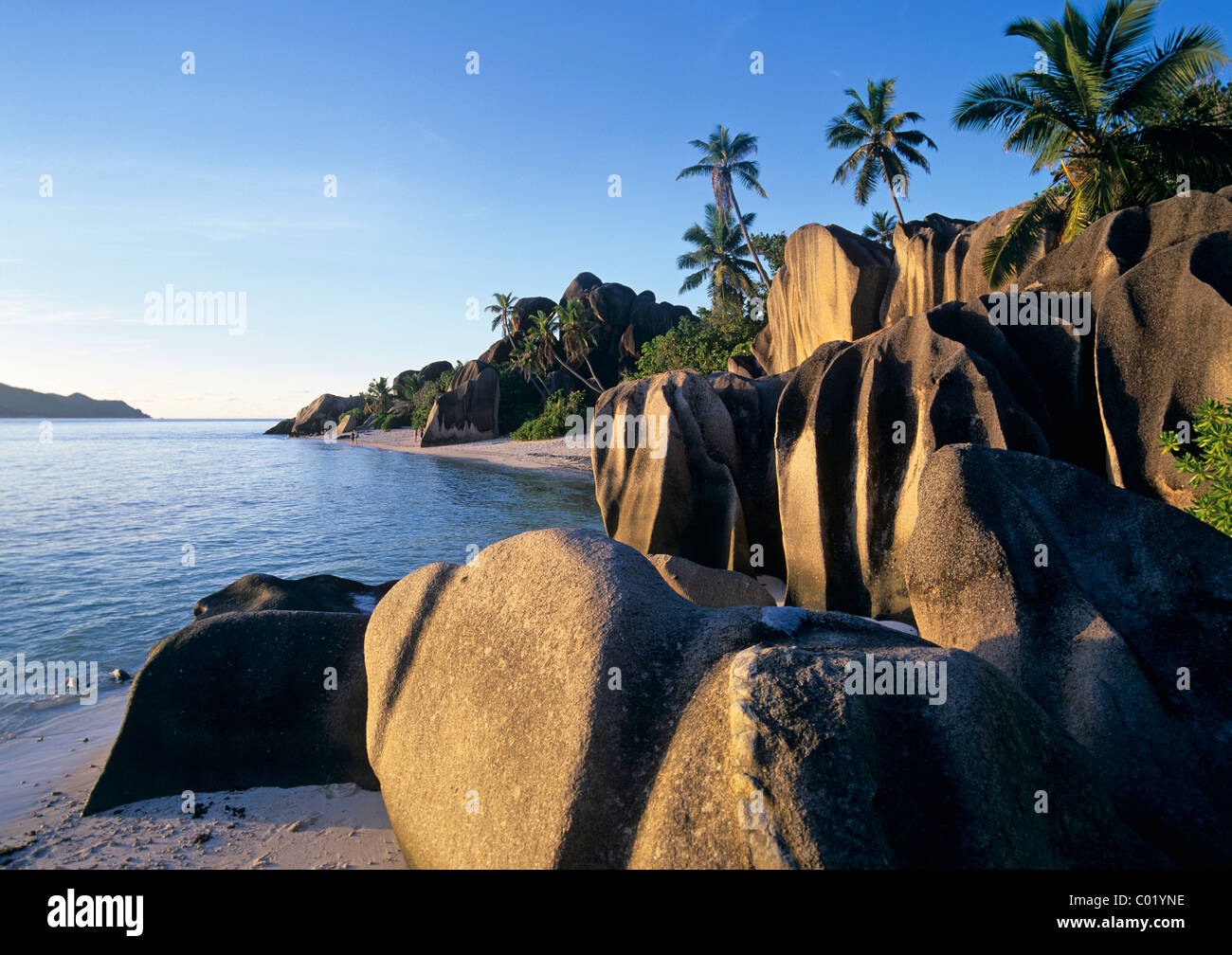 Beach with granite rocks hi-res stock photography and images - Alamy