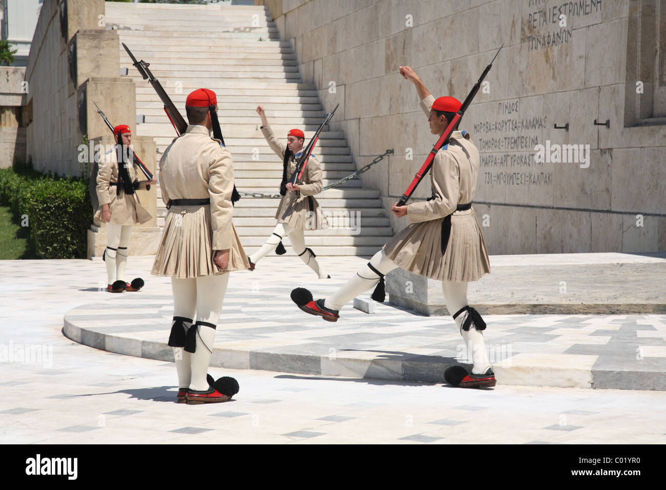 Evzones changing guard hi-res stock photography and images - Alamy