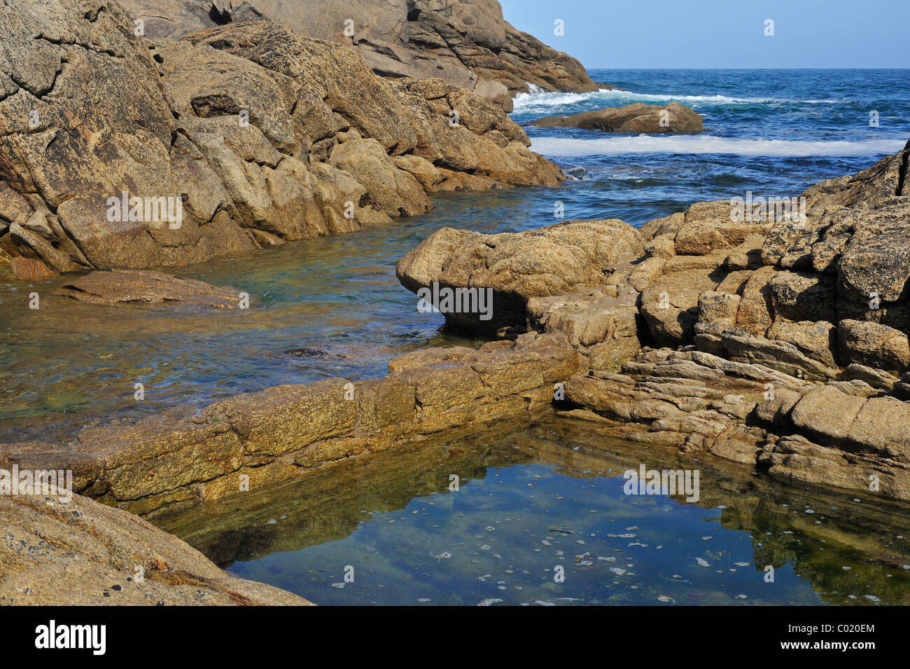 Stone fish trap hi-res stock photography and images - Alamy