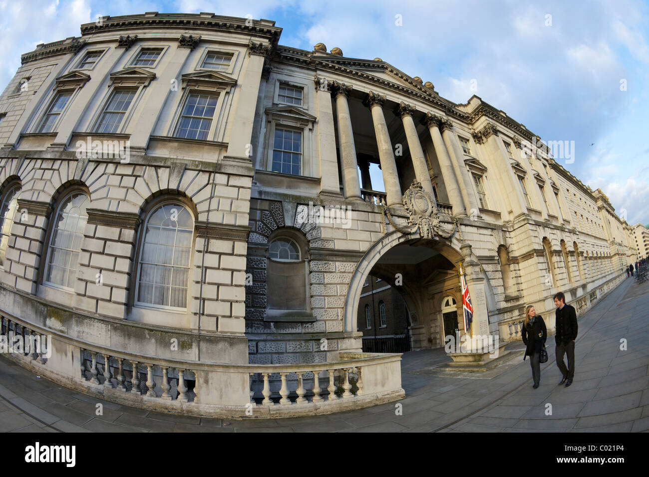 Couple the embankment london hi-res stock photography and images - Alamy