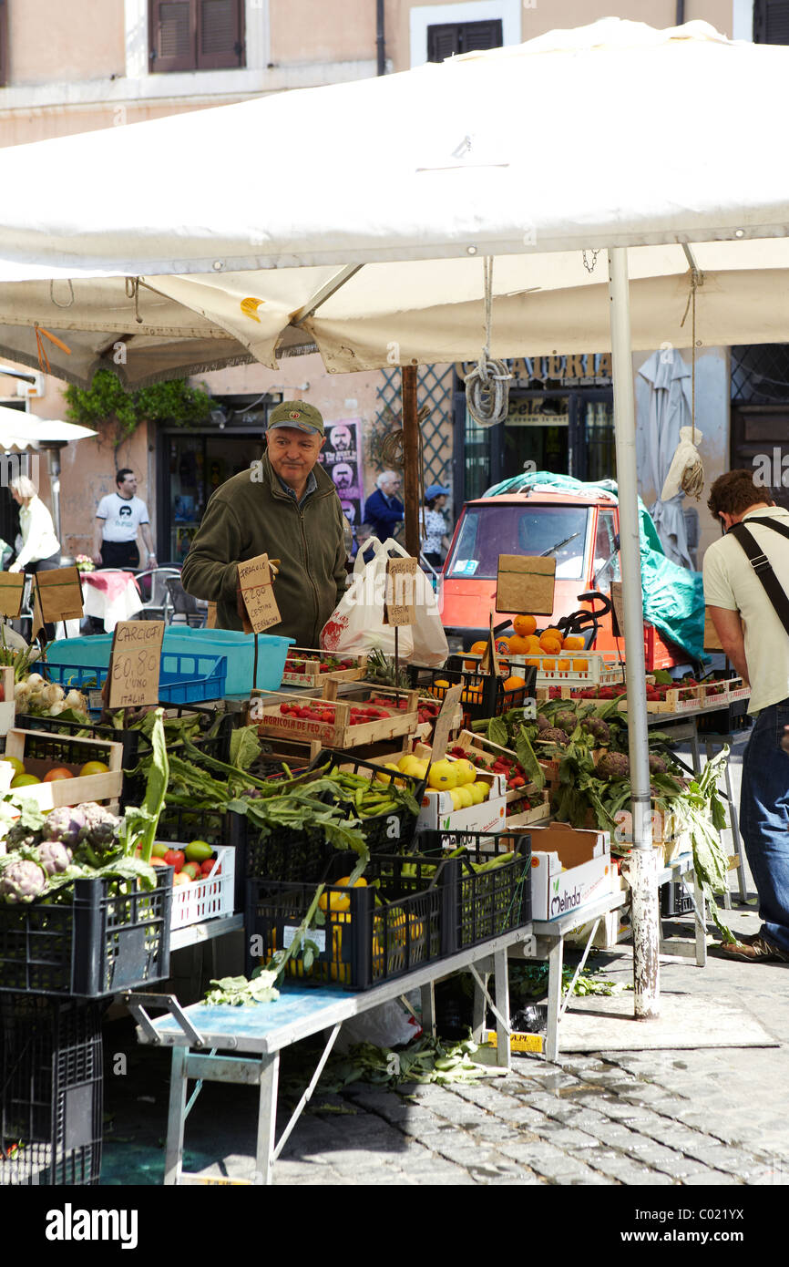 Market stalls in Rome, Italy Stock Photo - Alamy