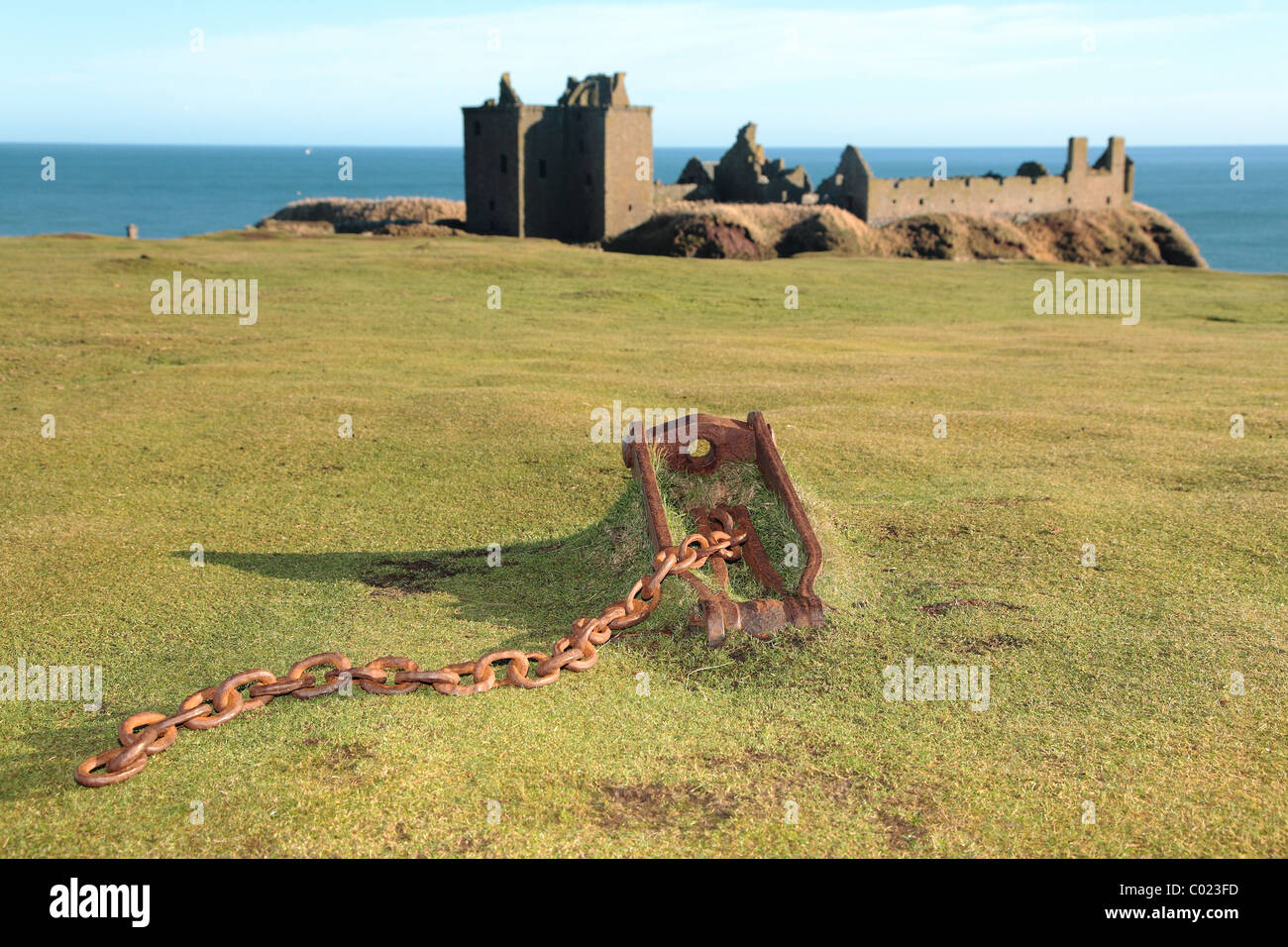 Looking towards Dunnottar Castle Stock Photo - Alamy