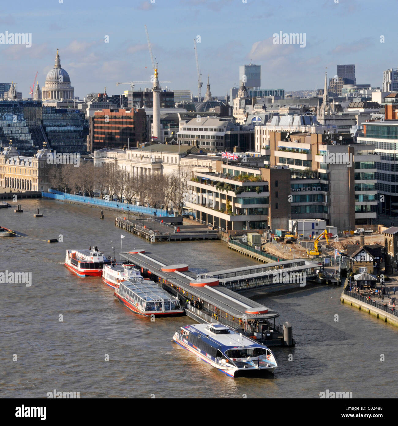 Thames riverboats hi-res stock photography and images - Alamy