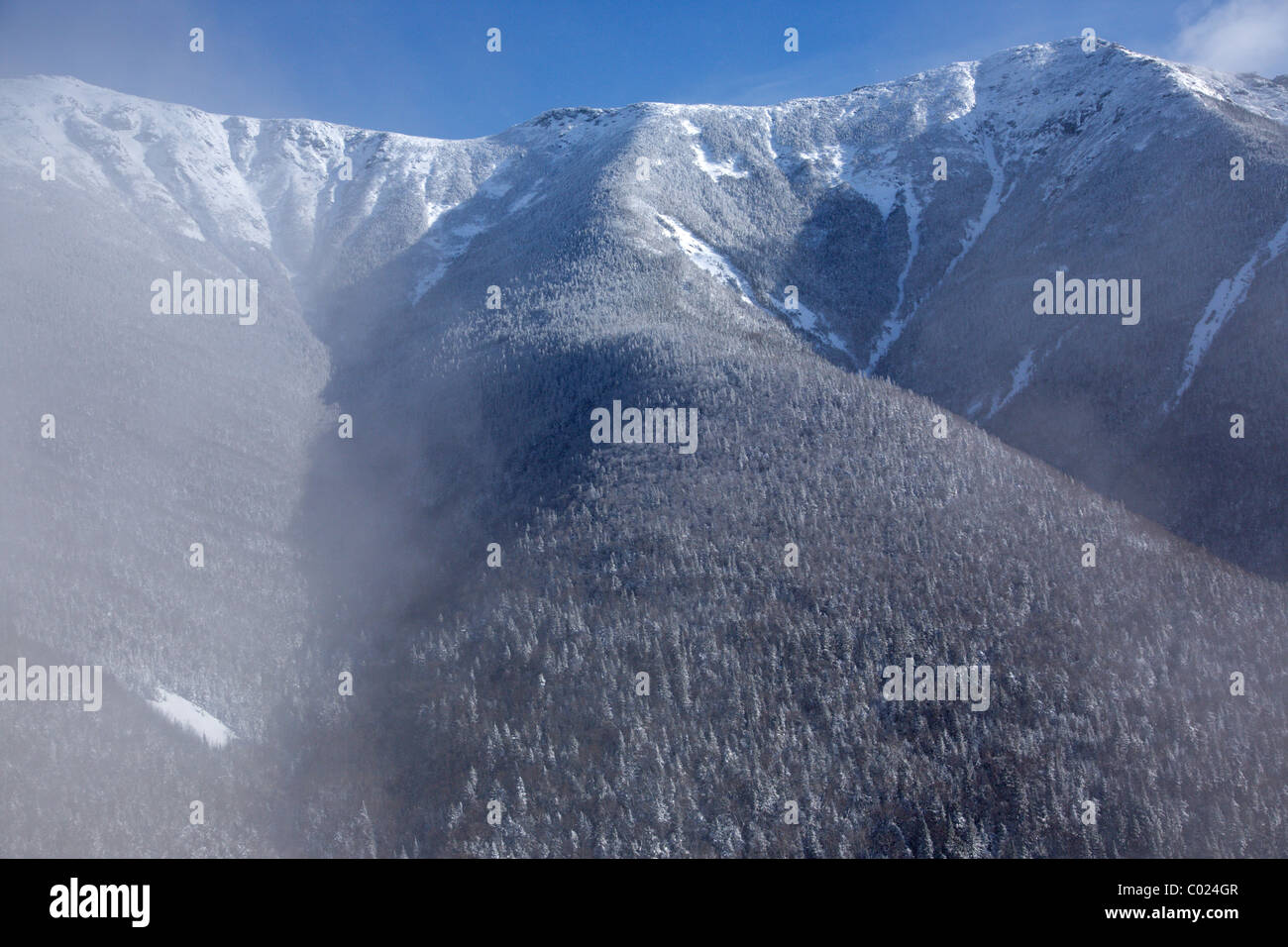 Franconia Ridge from the Old Bridle Path during the winter months in ...