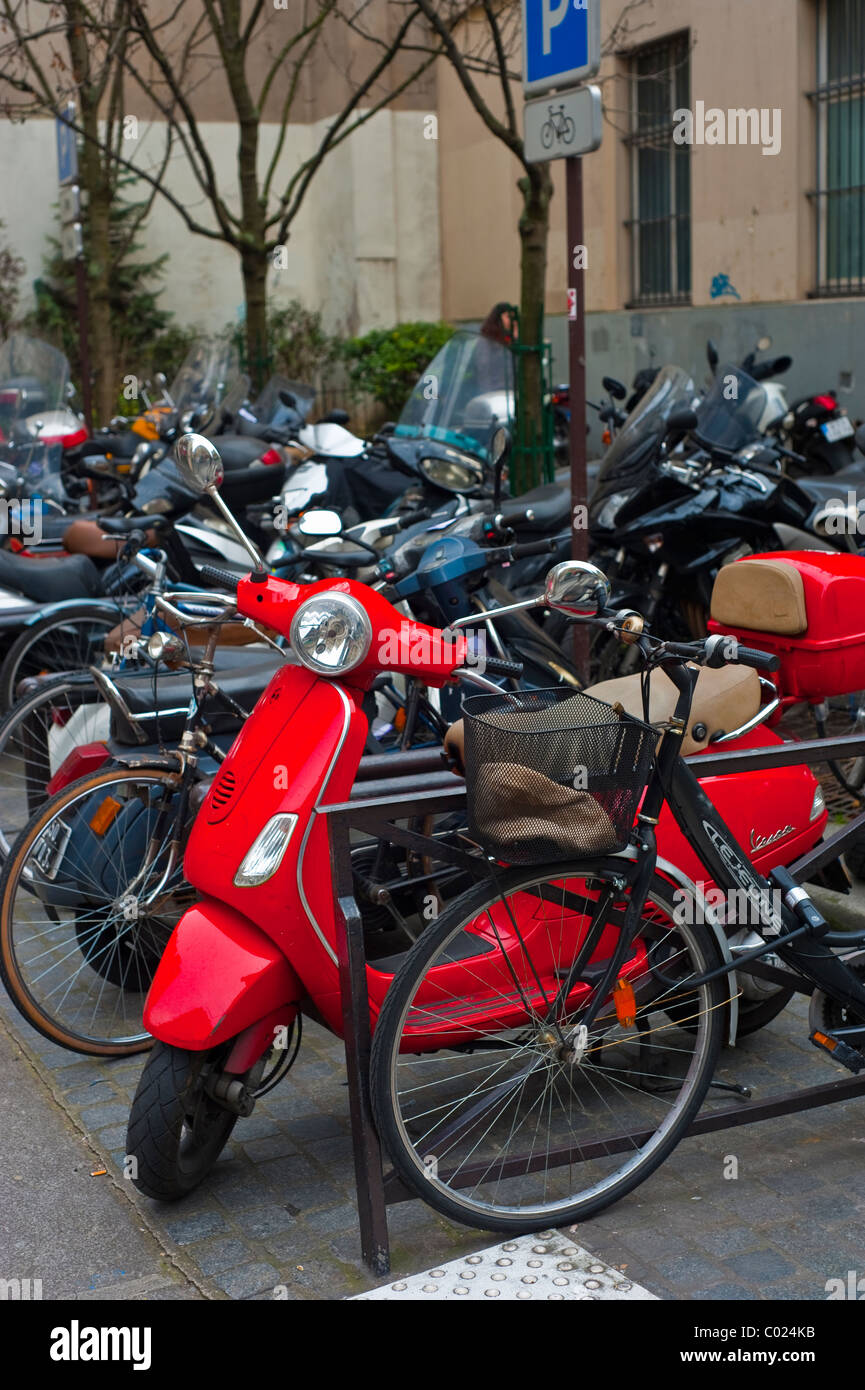 Paris motorcycles hi-res stock photography and images - Alamy