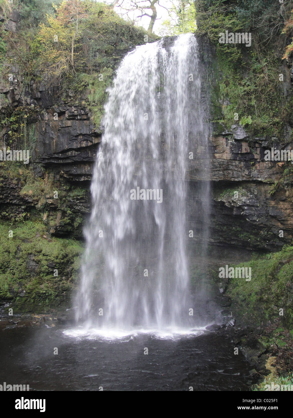 Henrhyd waterfall hi-res stock photography and images - Alamy