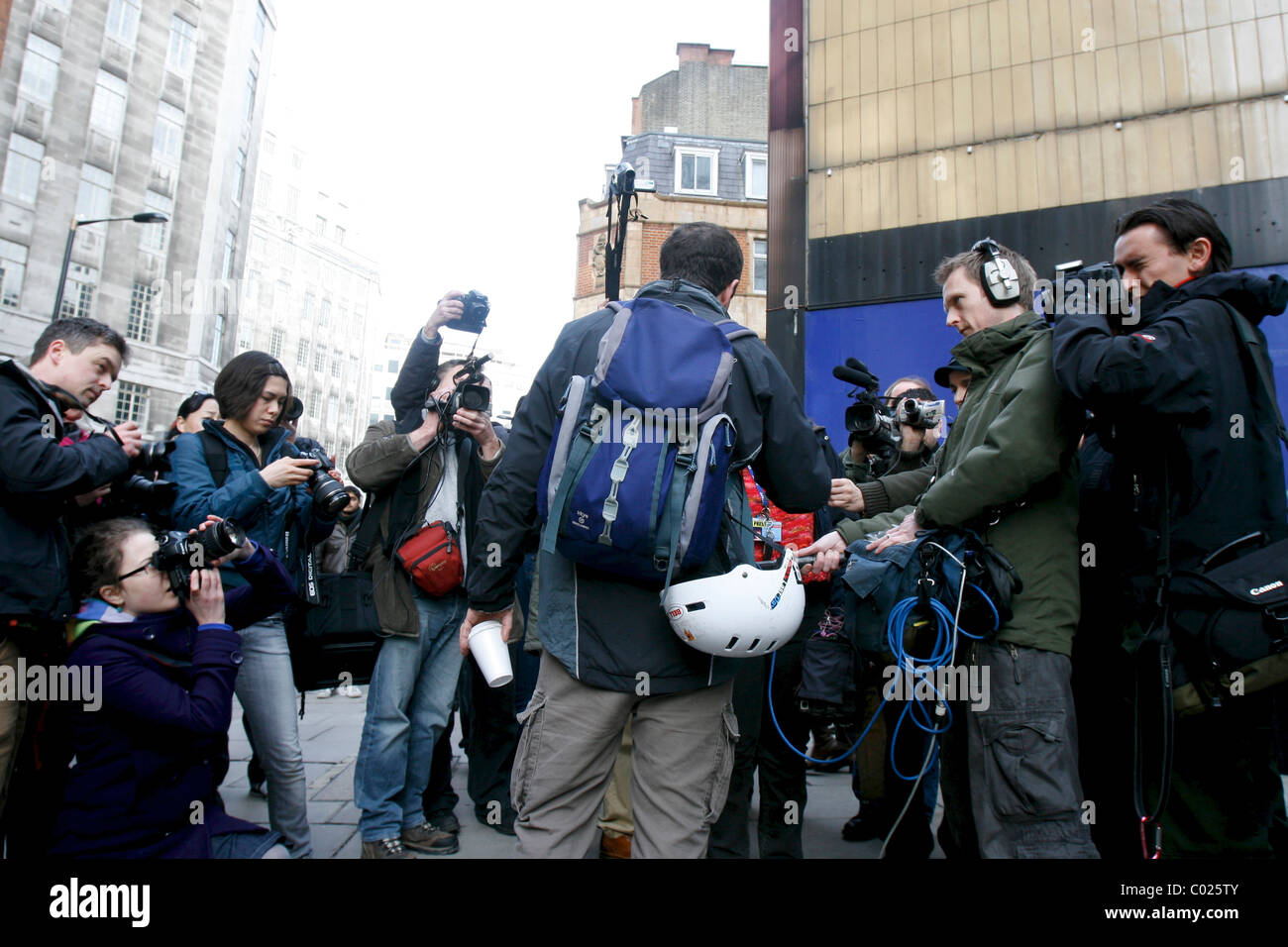 A mass photo take was organised with more than 300 photographers ...