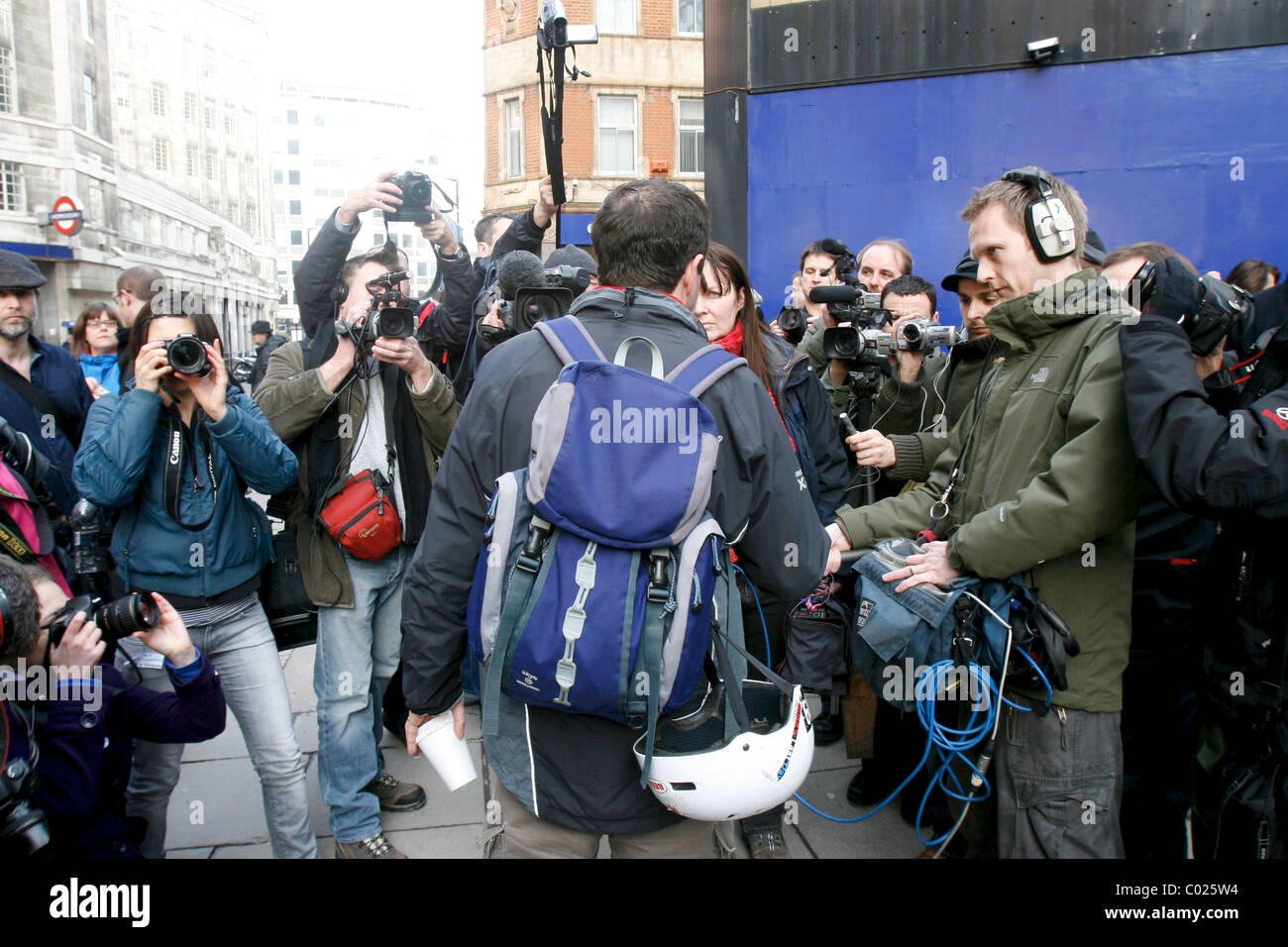 A mass photo take was organised with more than 300 photographers ...