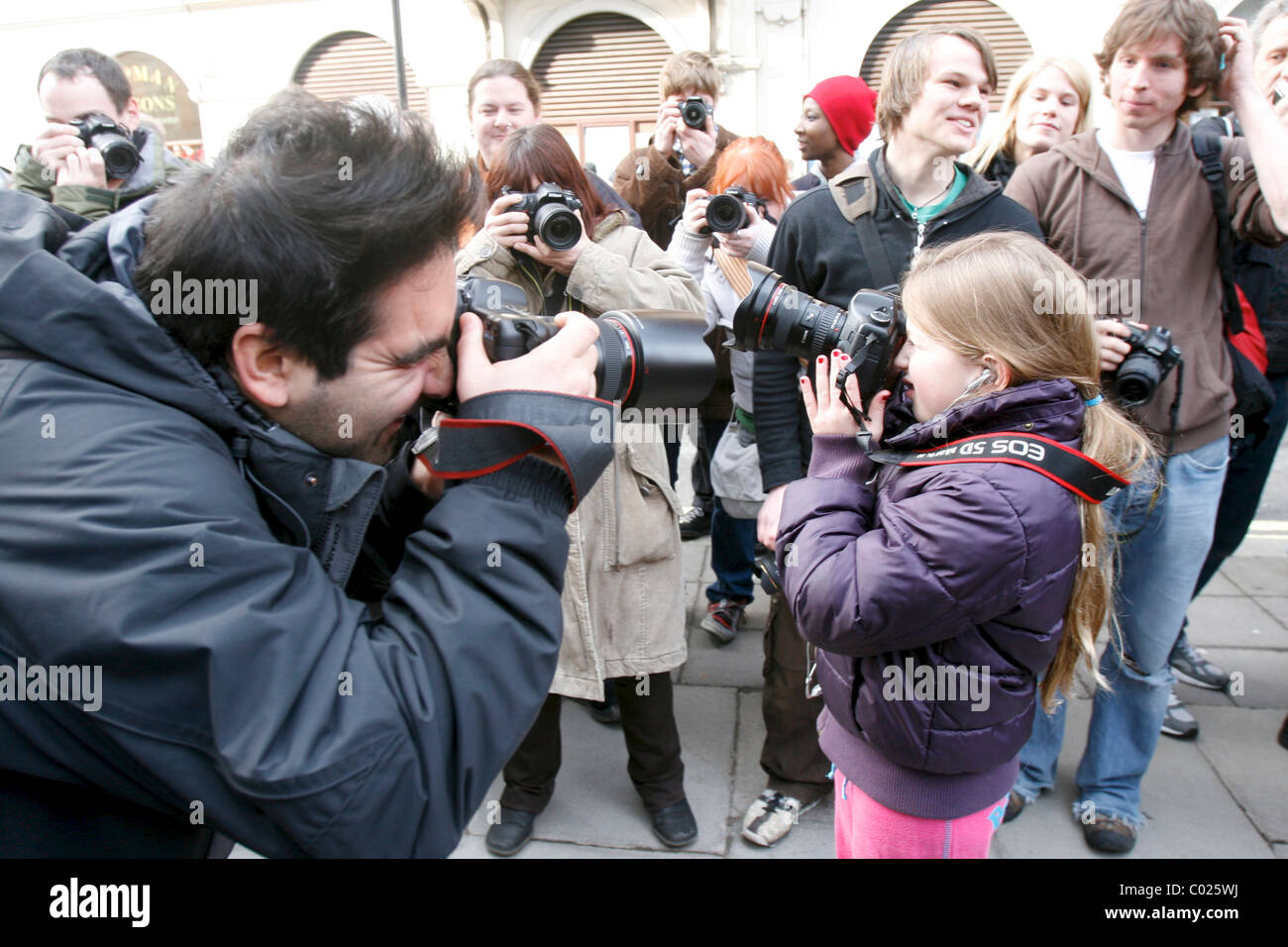 A mass photo take was organised with more than 300 photographers ...