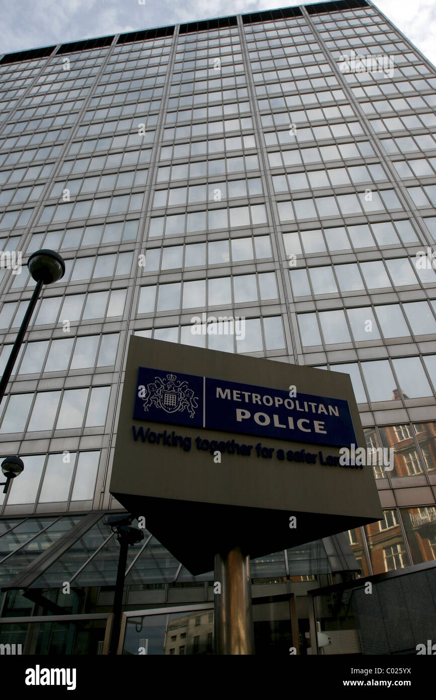 A mass photo take was organised with more than 300 photographers ...