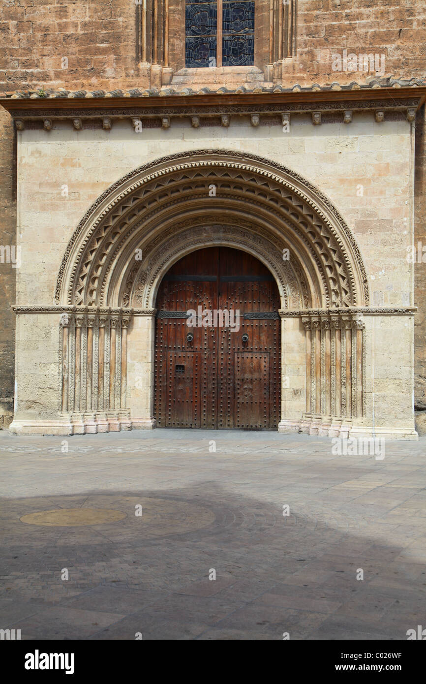 Valencia door hi-res stock photography and images - Alamy