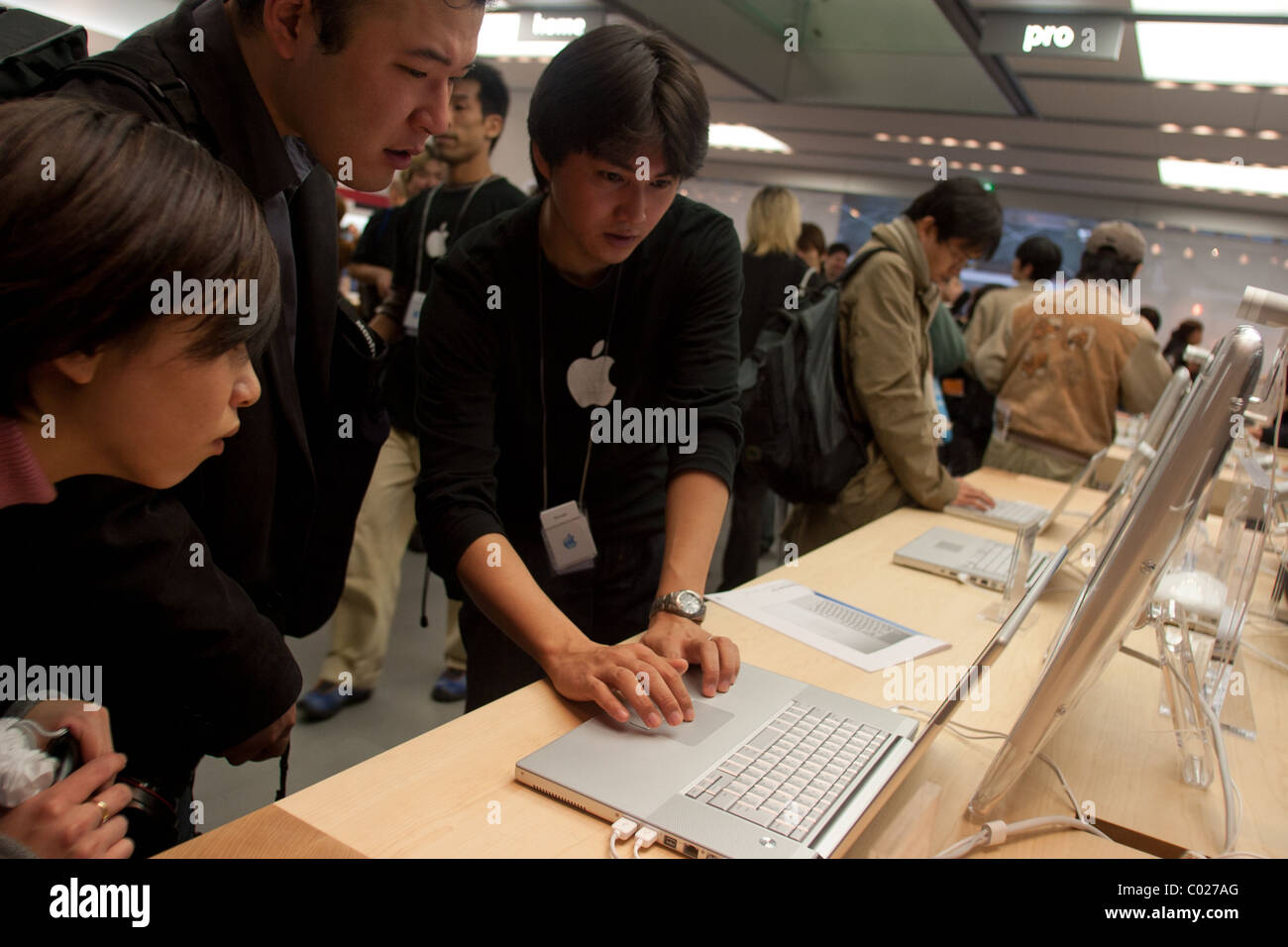 Opening day of Japan's first Apple Mac electronics store, in Ginza ...