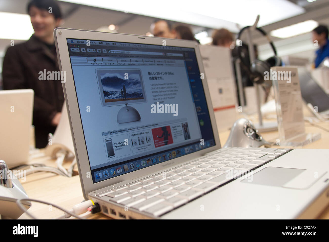 Macbook pro laptops hi-res stock photography and images - Alamy