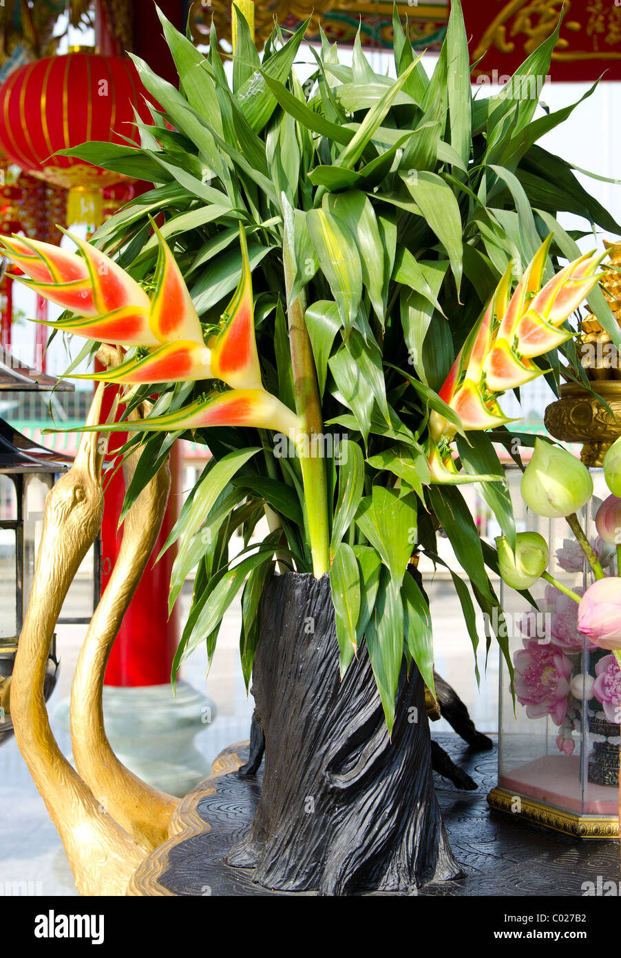 Temple flower decoration hi-res stock photography and images - Alamy