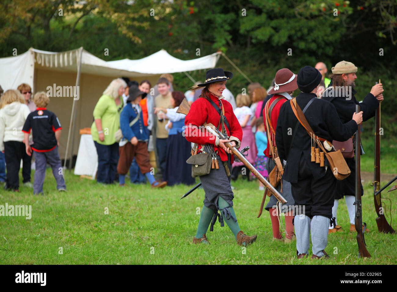 English Civil War reconstruction Roundhead musketmen Stock Photo - Alamy
