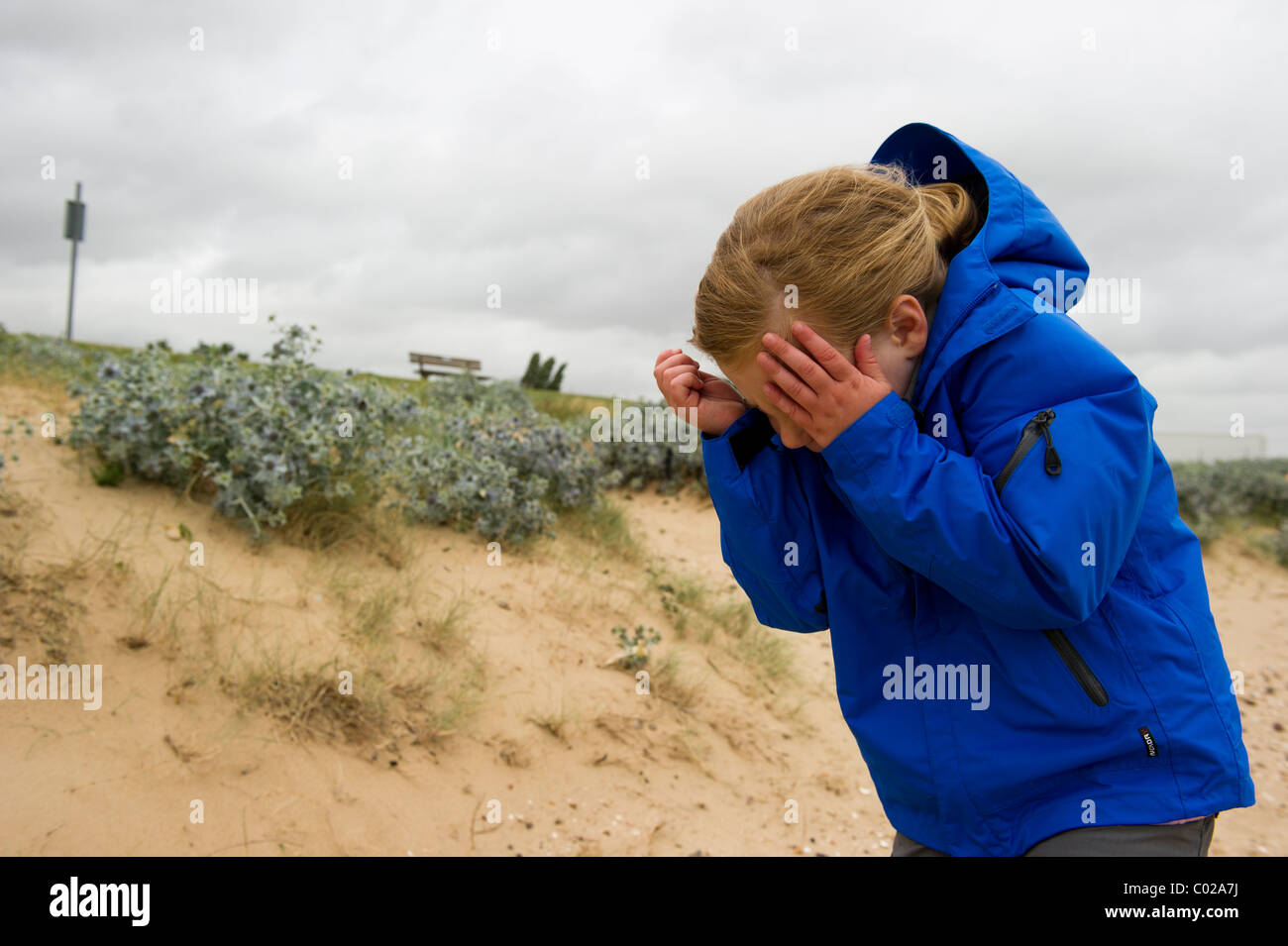 Hunching down hi-res stock photography and images - Alamy