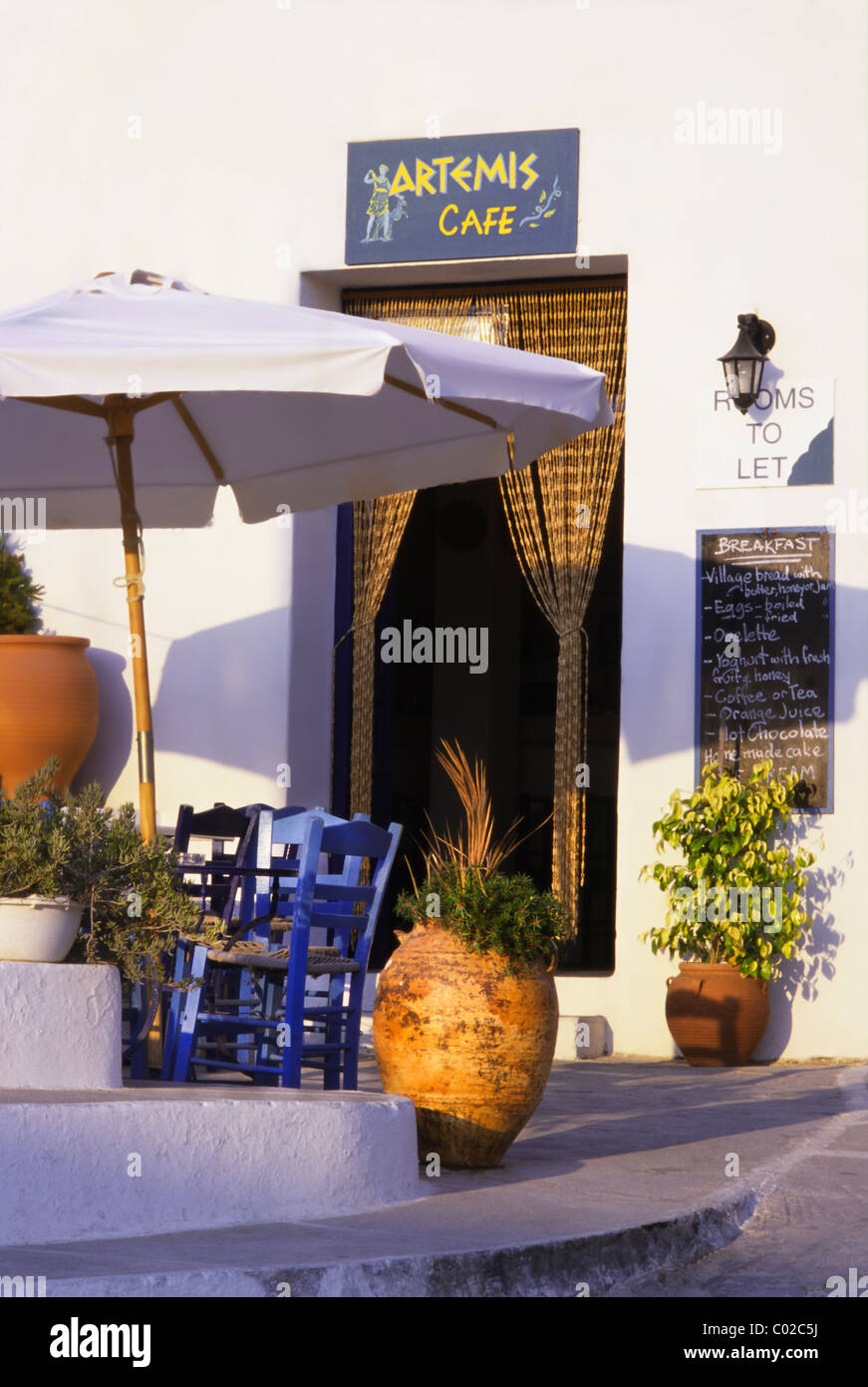Cafe crete greek daytime hi-res stock photography and images - Alamy